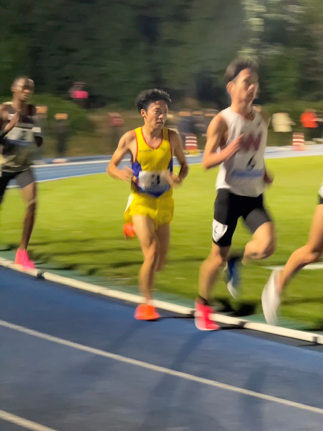 【第317回日本体育大学長距離競技会10000m】加井虎造魂の走り 闇を切り裂くスズキイエロー！27分台の歓喜！ 日本選手権男子10000m参加標準突破！｜新着情報｜スズキアスリートクラブ ...